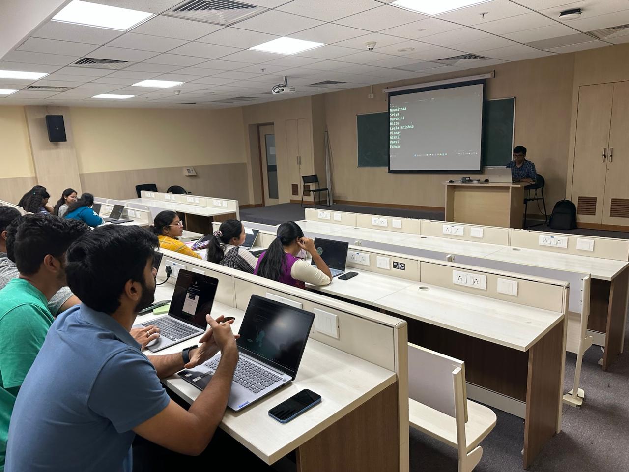 Praveen Nair | MERN, Python & Java Full Stack Trainer